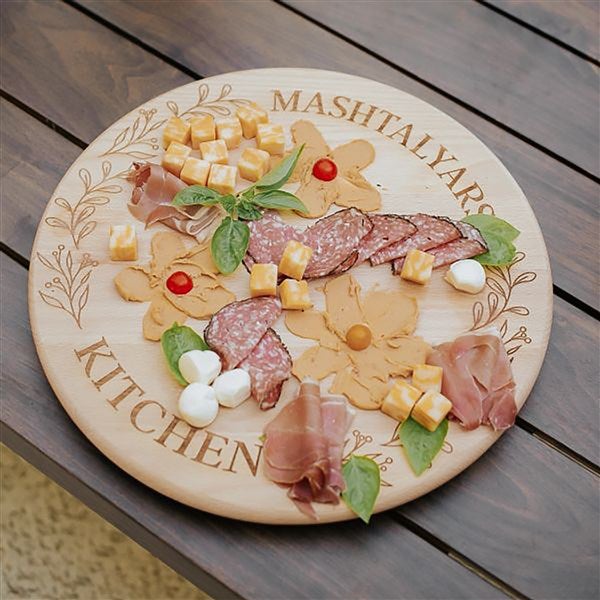 Engraved Wreath Personalized Wooden Lazy Susan